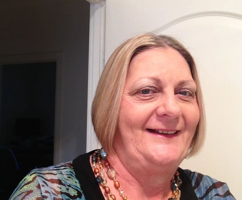 Vicki (60) - Looking in Woody Point, Scarborough, Re... | Flatmates.com.au