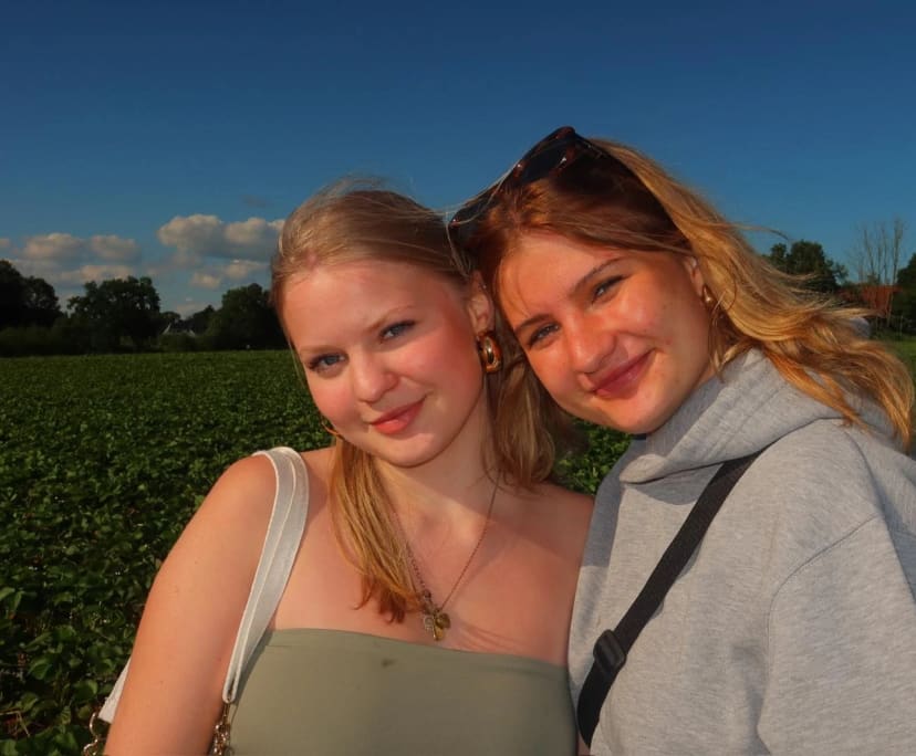 Hanna (18) and Emma (18) - Looking in Bondi Beach | Flatmates.com.au