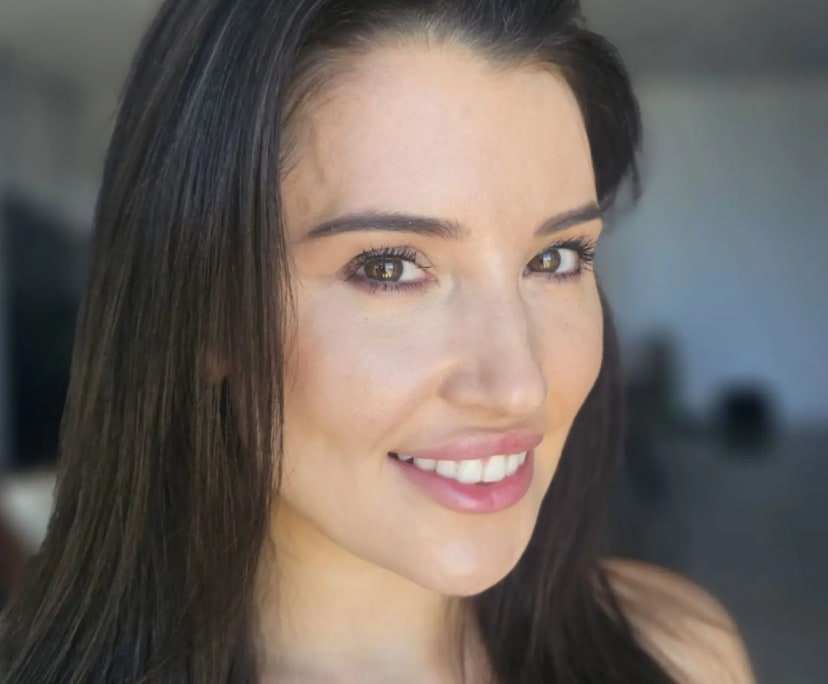 Laura-Rose (32) - Looking in Broadbeach, Coolangatta... | Flatmates.com.au