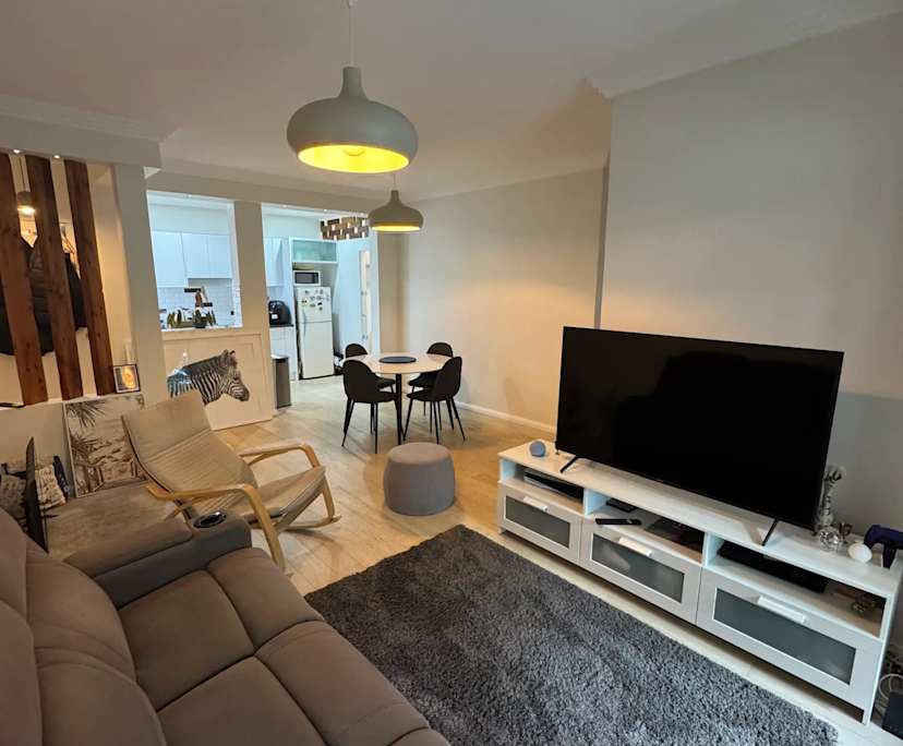 Room for Rent in Bondi Beach, Sydney | $600, Furnish... | Flatmates.com.au