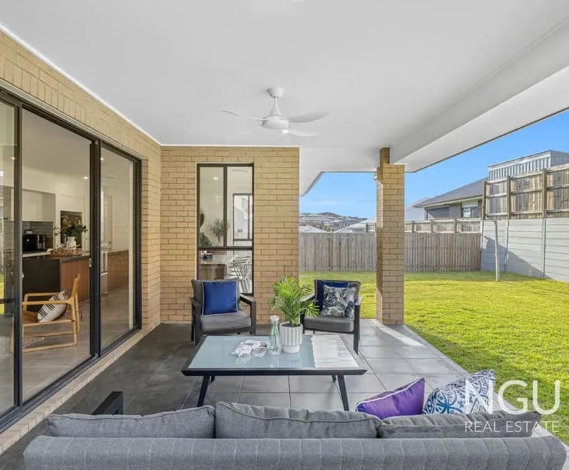 Room for Rent in Spring Mountain, Brisbane | $320, F... | Flatmates.com.au