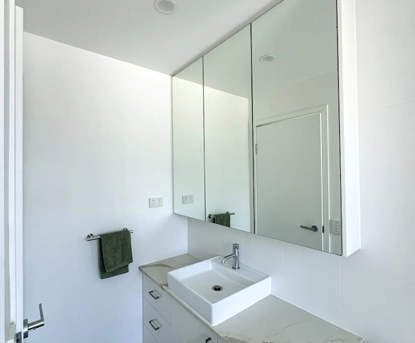 Room for Rent in Mermaid Beach, Gold Coast | $490, U... | Flatmates.com.au