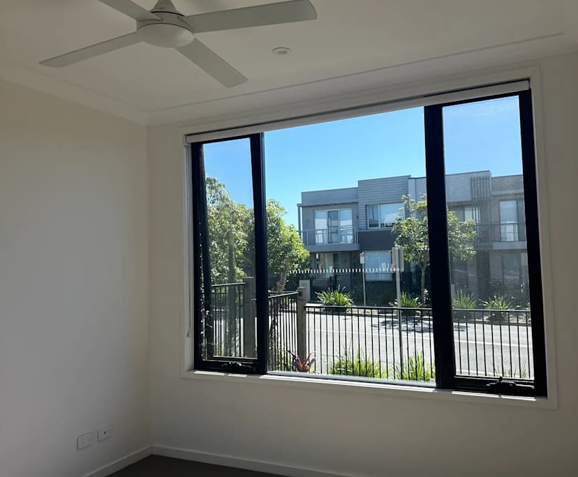 Room for Rent in Spring Mountain, Brisbane | $240, U... | Flatmates.com.au