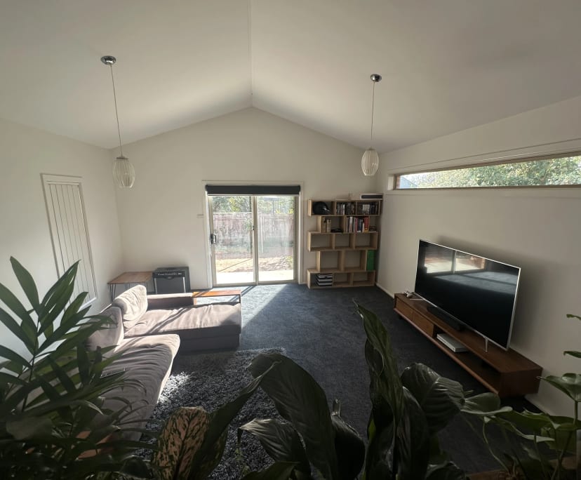 Room for Rent in Narrabundah, Canberra | $250, Unfur... | Flatmates.com.au