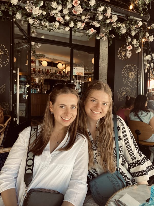 Alina (21) and Paula (20) - Looking in Broadbeach, S... | Flatmates.com.au