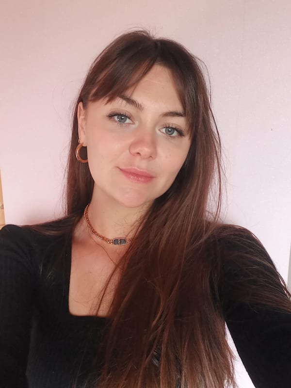 Clara (24) - Looking in Bondi Beach, Surry Hills & N... | Flatmates.com.au