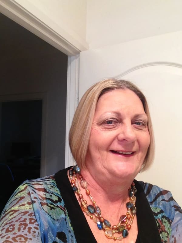 Vicki (60) - Looking in Woody Point, Scarborough, Re... | Flatmates.com.au