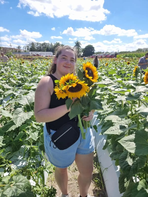 Hannah (25) and Dani (25) - Looking in Adelaide | Flatmates.com.au