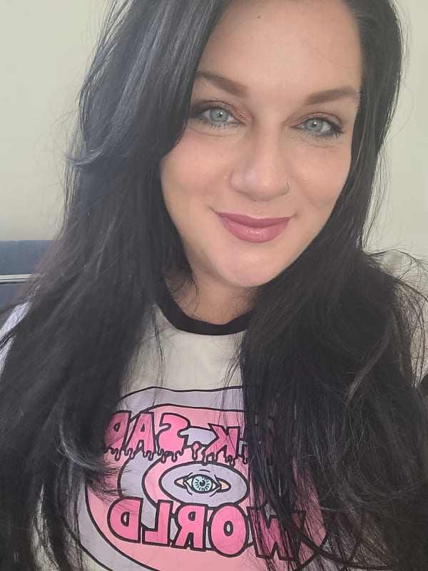 Teagan (33) - Looking in Petrie, Kallangur, Chermsid... | Flatmates.com.au