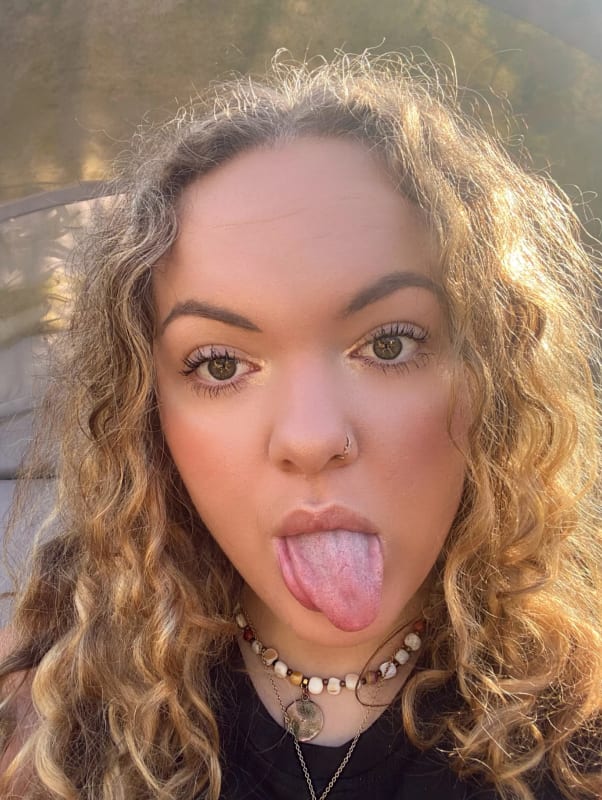 Izzy (20) - Looking in Burwood, Box Hill, Richmond, ... | Flatmates.com.au