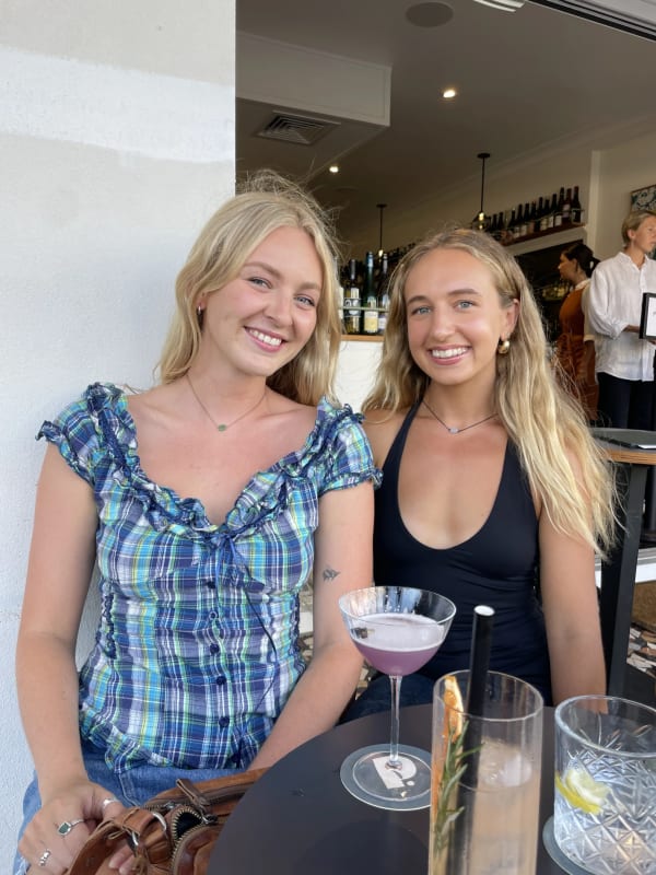 Morgan (23) and Vienna (25) - Looking in Burleigh He... | Flatmates.com.au