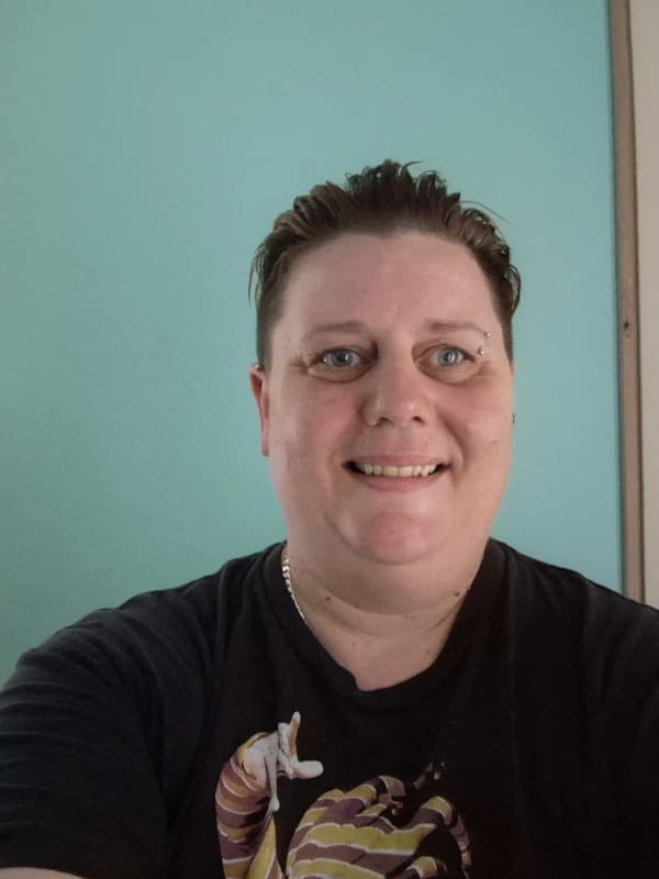 Jo (46) - Looking in Rasmussen, Annandale, Douglas, ... | Flatmates.com.au