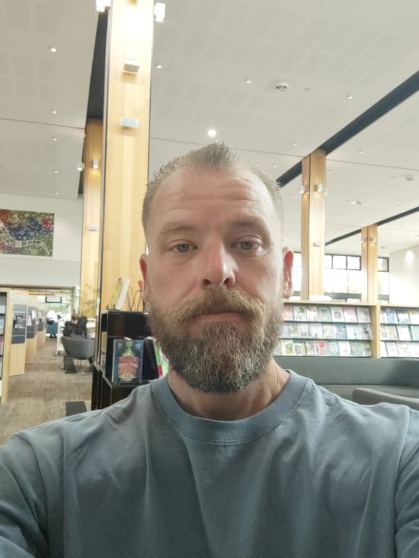 Nicolas Smith (37) - Looking in Strathpine, Rothwell... | Flatmates.com.au