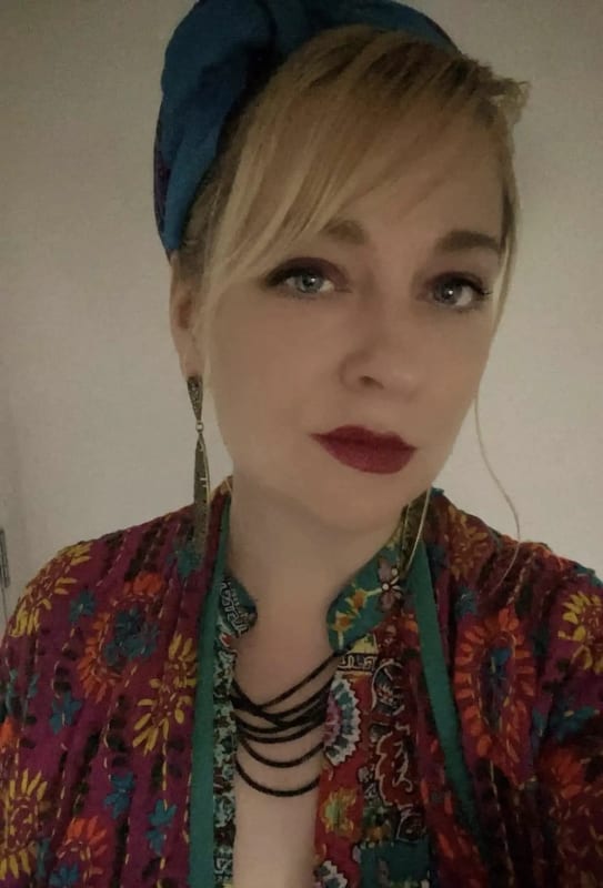 Justine (44) - Looking in Camberwell and Box Hill | Flatmates.com.au