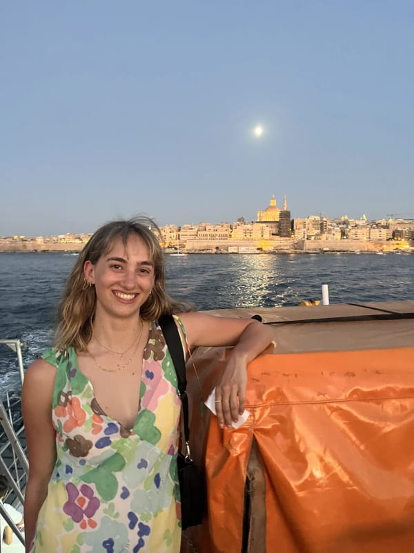 Isabelle (25) - Looking in Freshwater, Manly, Paddin... | Flatmates.com.au