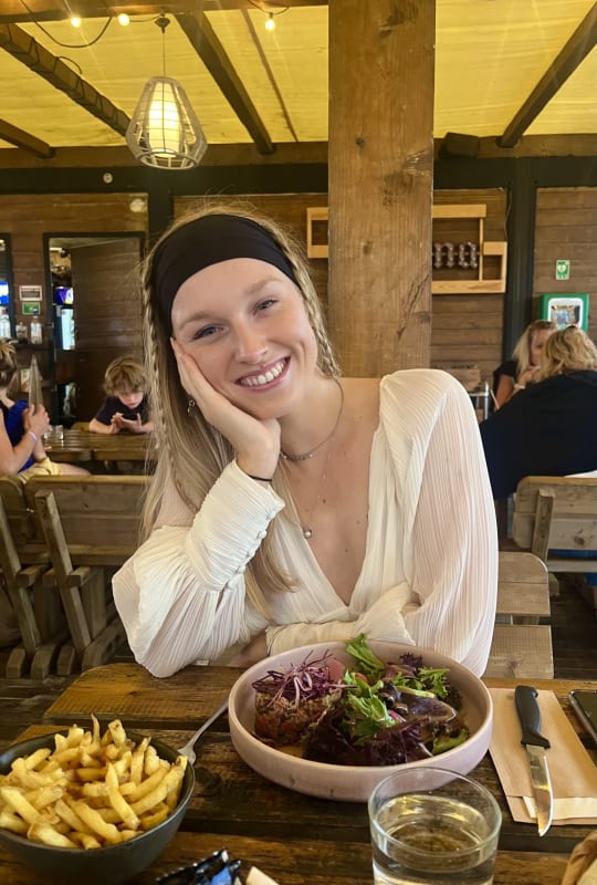 Mathilde (24) - Looking in Mermaid Beach, Broadbeach... | Flatmates.com.au