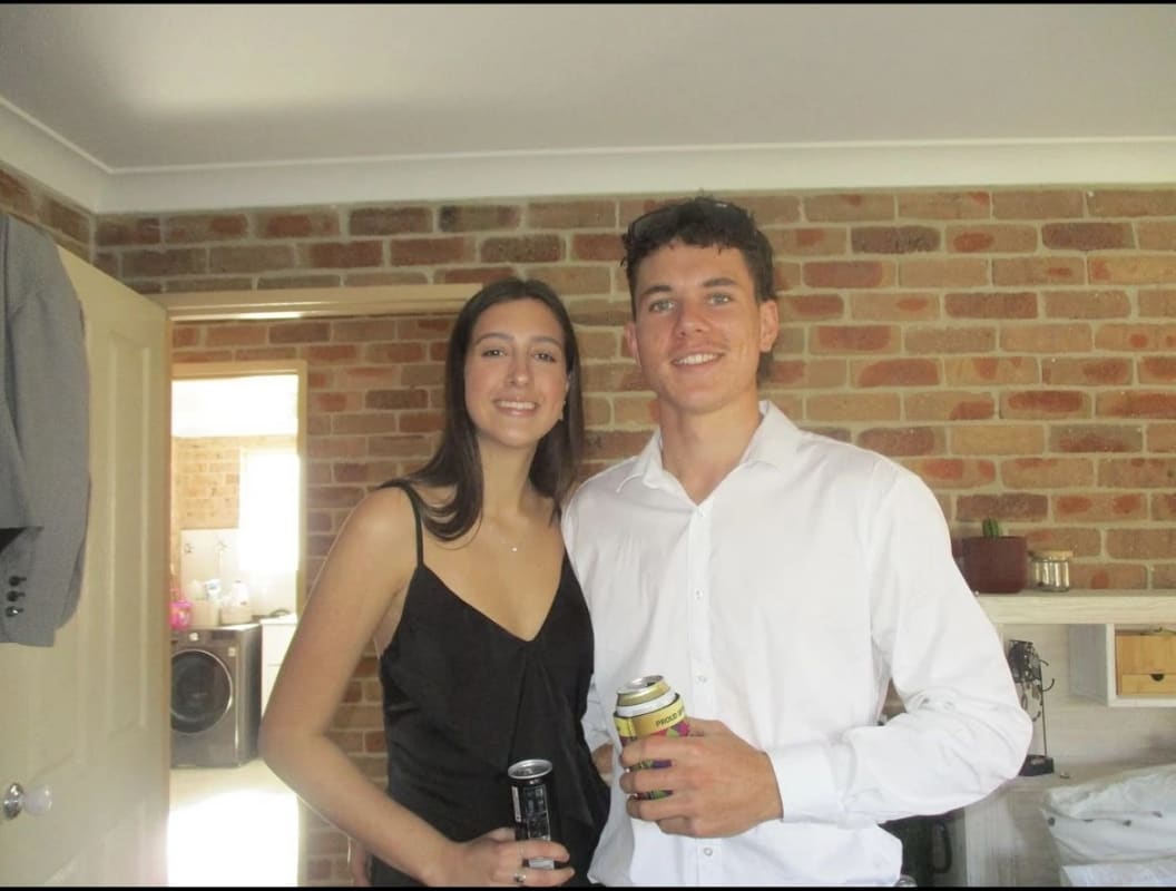 Zoe (19) and Sunny (19) - Looking in Warabrook, Shor... | Flatmates.com.au