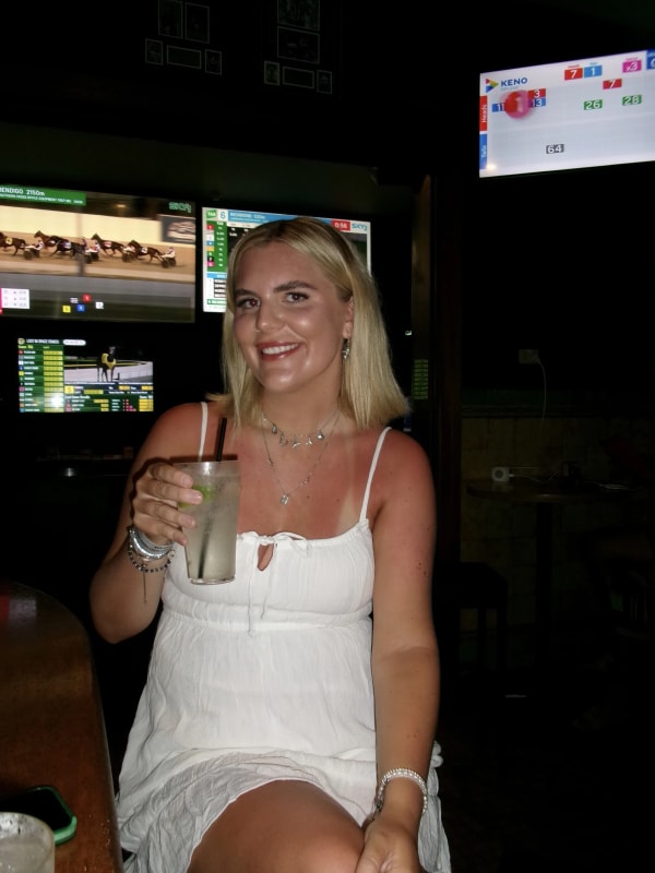 Daisy (22) - Looking in Wembley Downs, Innaloo, Karr... | Flatmates.com.au