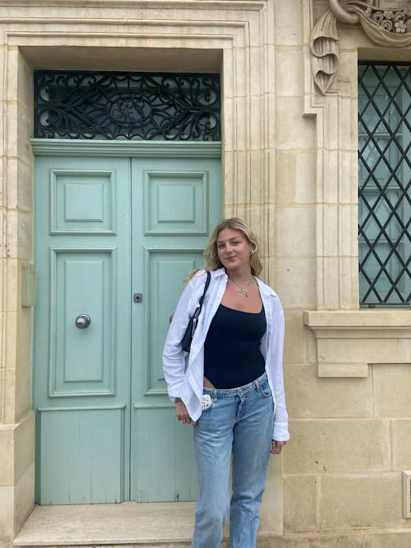 Danielle (22) - Looking in Dover Heights, Bellevue H... | Flatmates.com.au