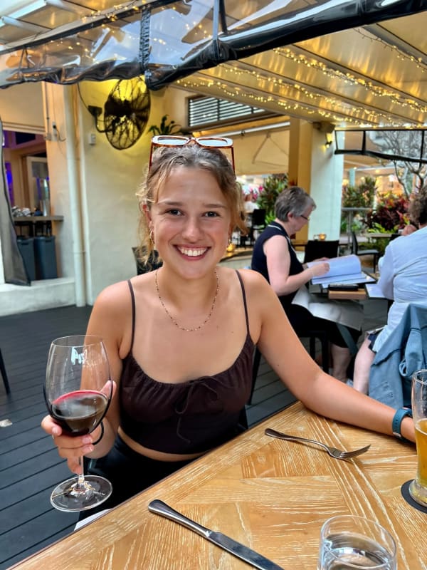 Lauren (25) - Looking in Melbourne and Perth | Flatmates.com.au