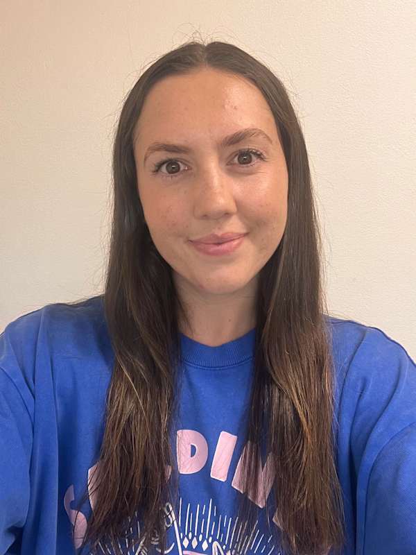 Andrea (27) - Looking in Edge Hill, Cairns North, Sm... | Flatmates.com.au