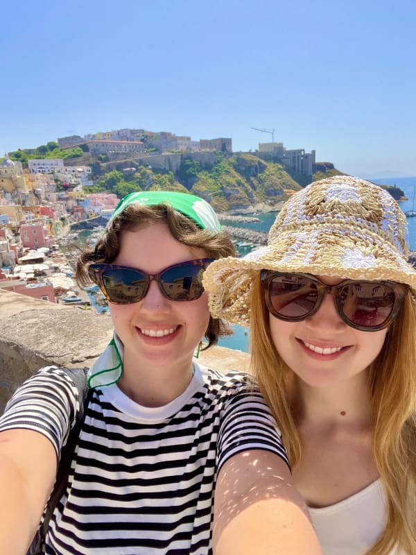 Ellie (23) and Saskia (22) - Looking in Preston, Elw... | Flatmates.com.au