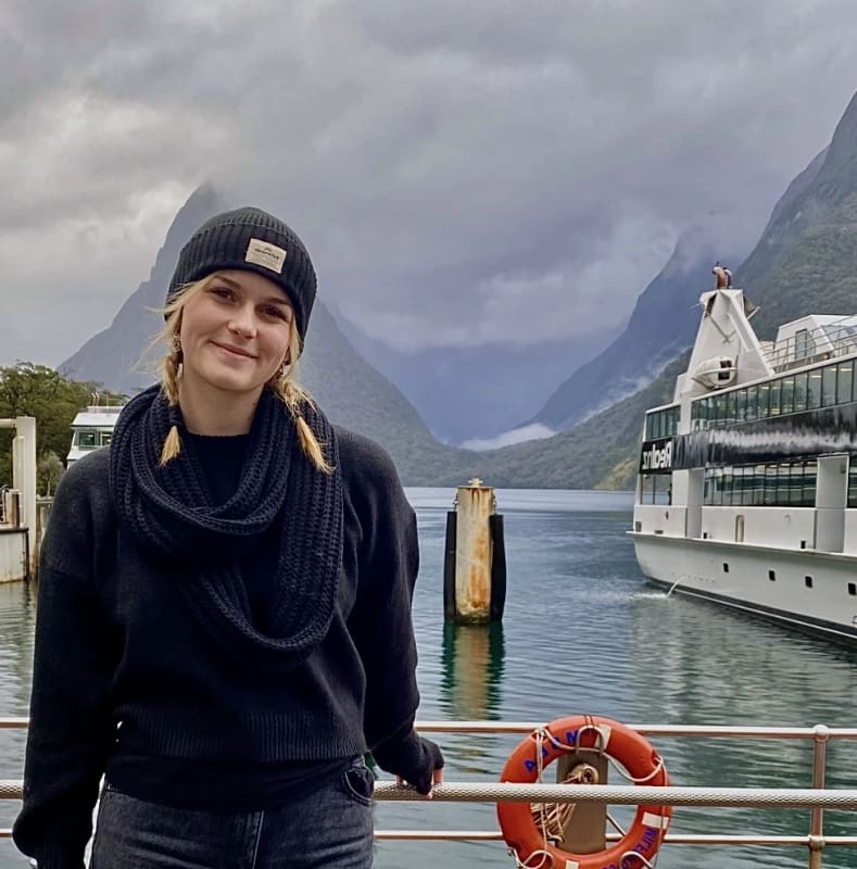 Emily (21) - Looking in Torquay, Waurn Ponds, Belmon... | Flatmates.com.au