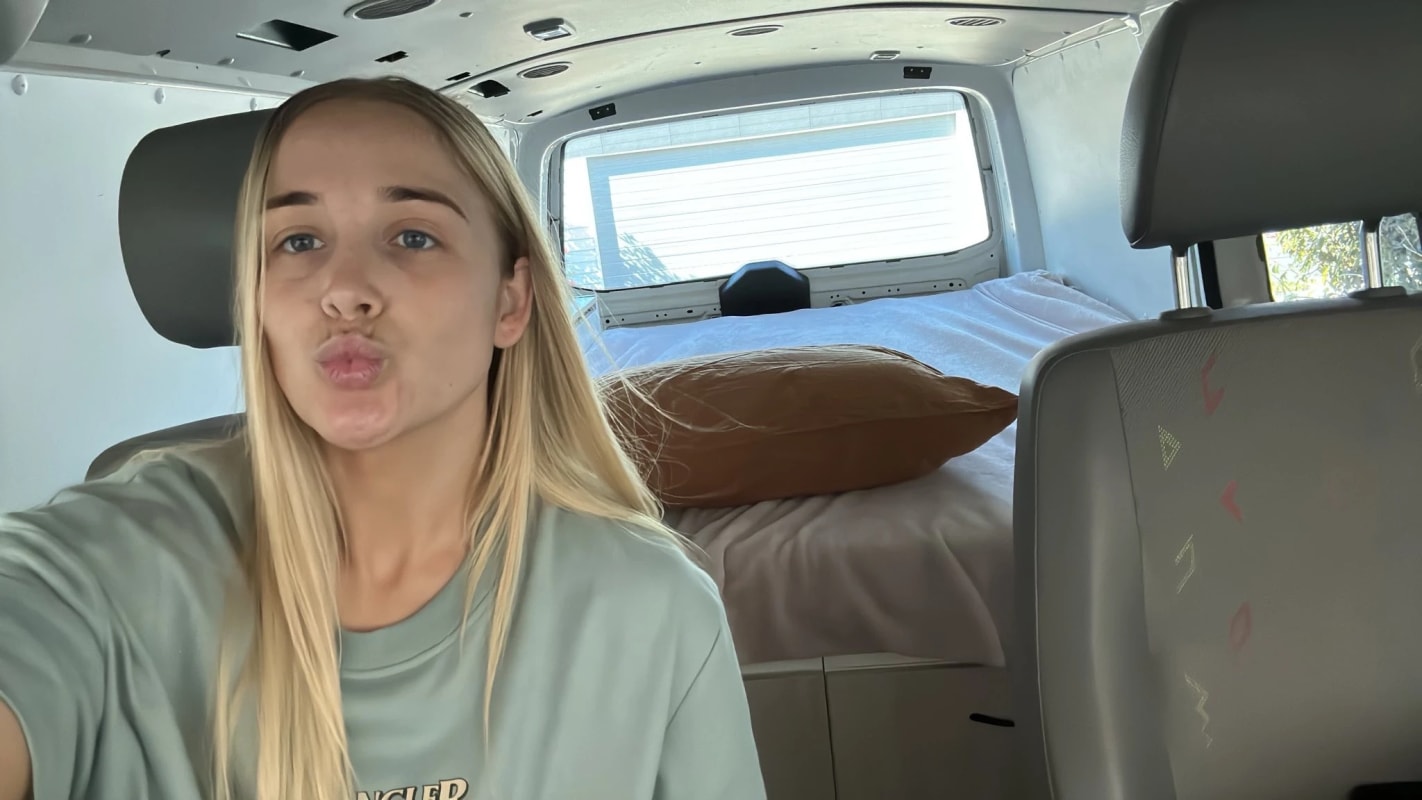 Georgia (26) - Looking in Coomera, Mermaid Beach, Br... | Flatmates.com.au