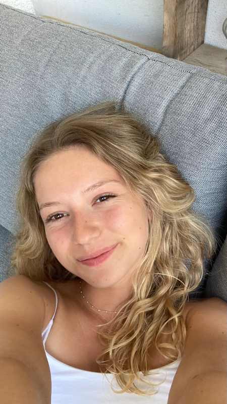 Alina (22) - Looking in Maroubra, Tamarama, North Bo... | Flatmates.com.au