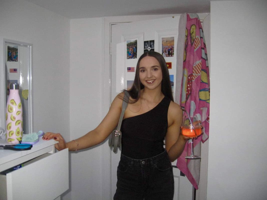 Beth (24) - Looking in Paddington, Bondi Beach, Rand... | Flatmates.com.au