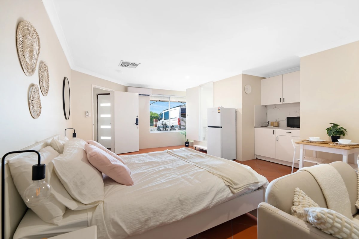 Room for Rent in Bertram, Perth | $350, Furnished, E... | Flatmates.com.au