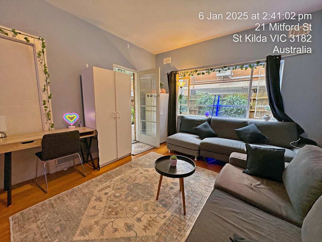 Room for Rent in St Kilda, Melbourne | $300, Furnish... | Flatmates.com.au