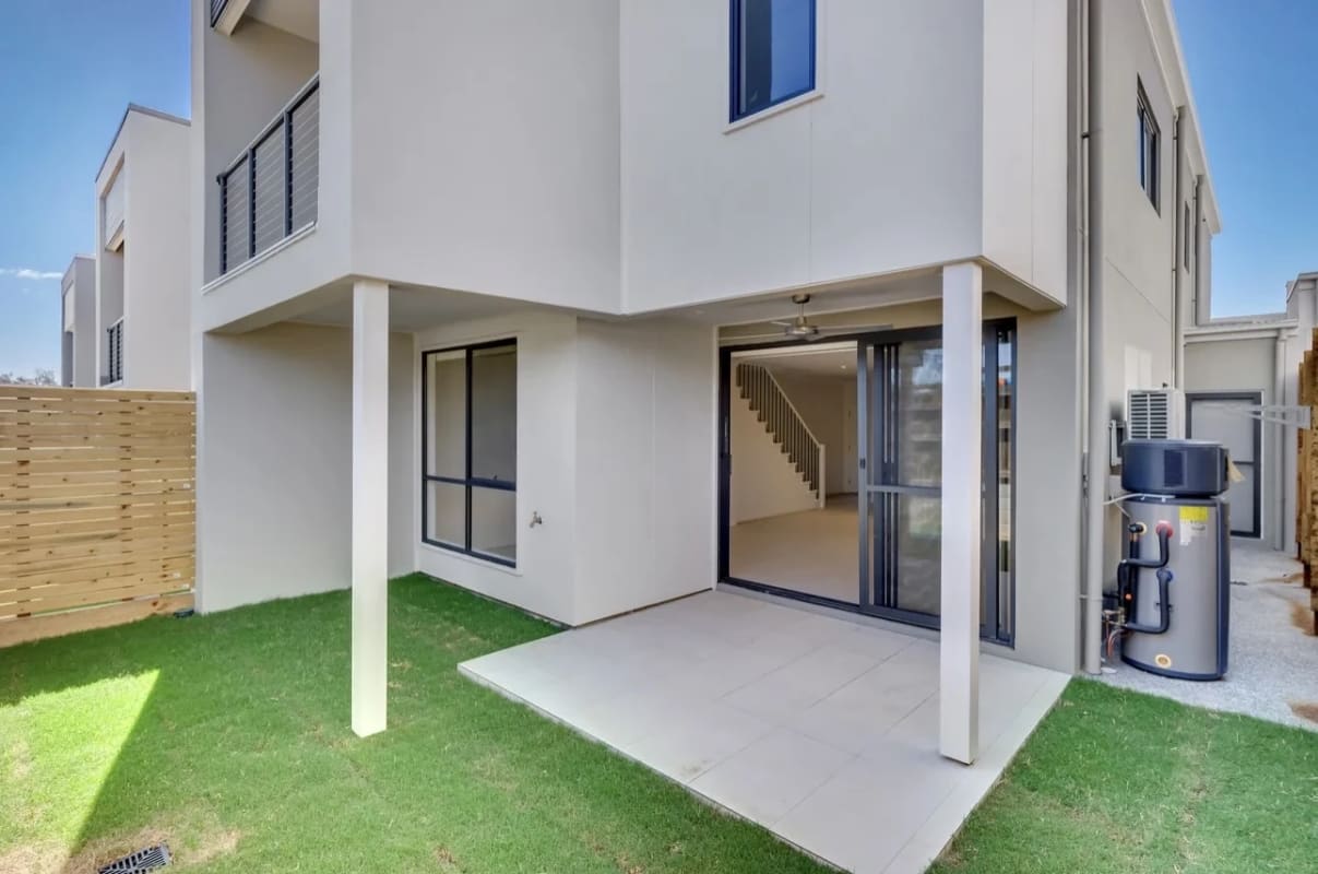 Room for Rent in Spring Mountain, Brisbane | $300, U... | Flatmates.com.au