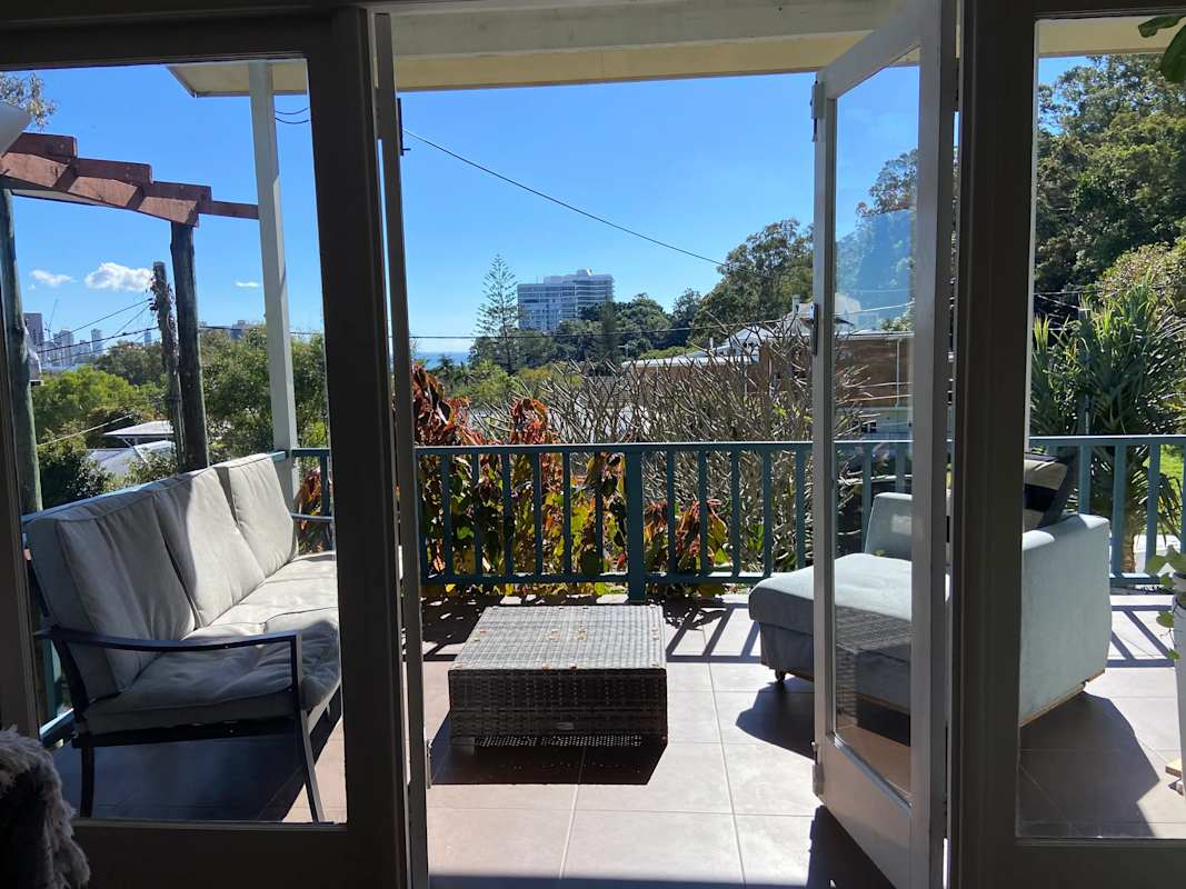 Room for Rent in Burleigh Heads, Gold Coast | $375, ... | Flatmates.com.au