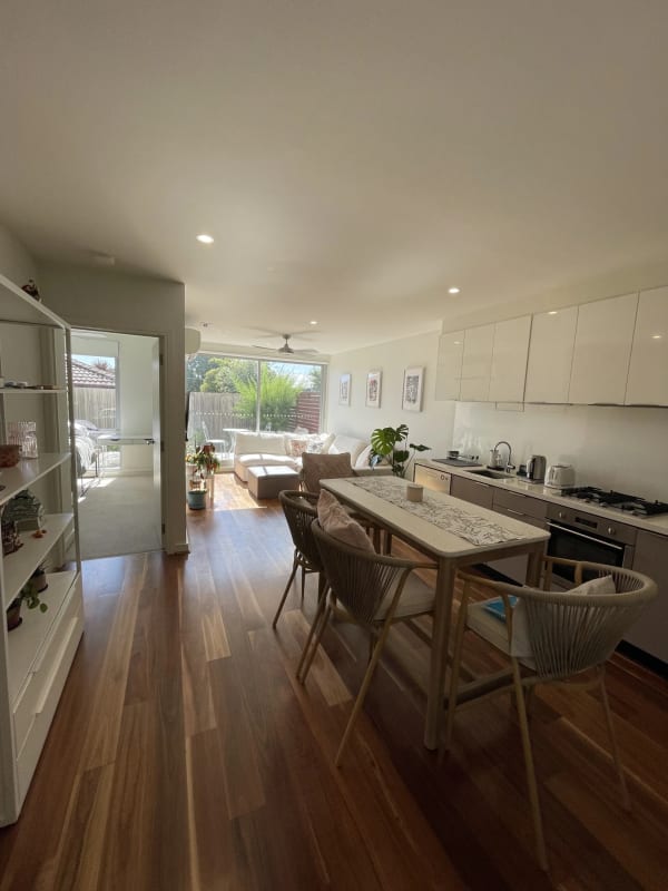 Room for Rent in Burwood, Melbourne | $350, Furnishe... | Flatmates.com.au