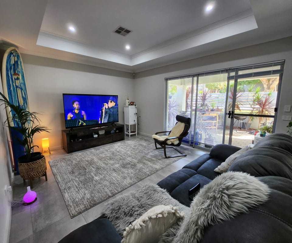 Room for Rent in Innaloo, Perth | $350, Furnished, O... | Flatmates.com.au